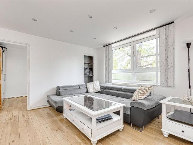 Blake House, York Road SW11, 2 bed flat to rent, £3,500 pcm | PrimeLocation