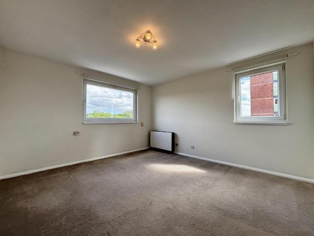 Blake House, Beckenham, BR3 2 bed apartment to rent £1,700 pcm £392 pw