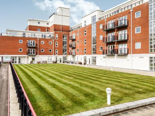 Blake House, Gunwharf Quays, PO1 2 bed flat to rent £1,900 pcm £438 pw