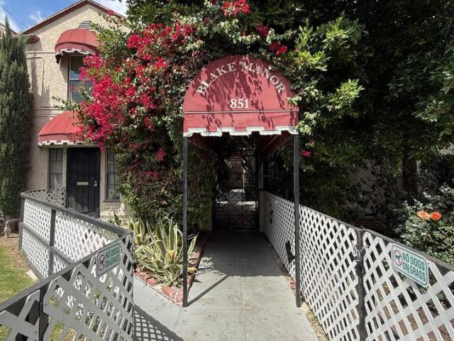 Blake Manor Studio Apartment for Rent at 851 S Kenmore Ave, Los Angeles, CA 90005 Wilshire Center Koreatown