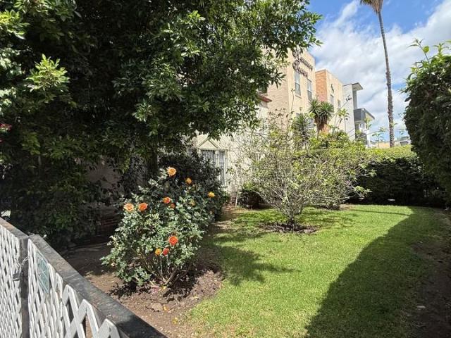 Blake Manor Studio Apartment for Rent at 851 S Kenmore Ave, Los Angeles, CA 90005 Wilshire Center Koreatown