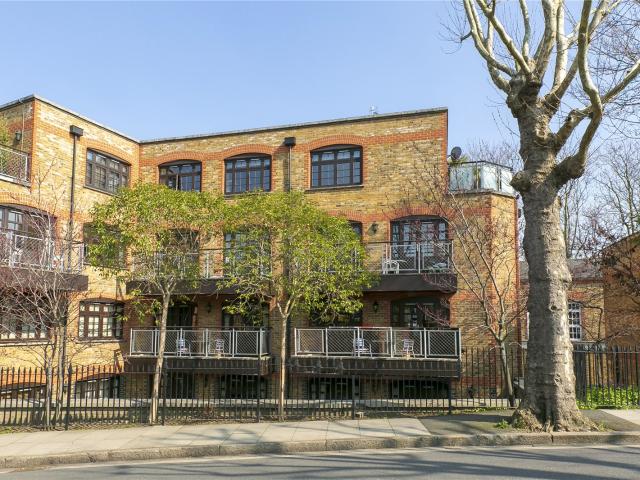 Blake Mews, High Park Road, TW9