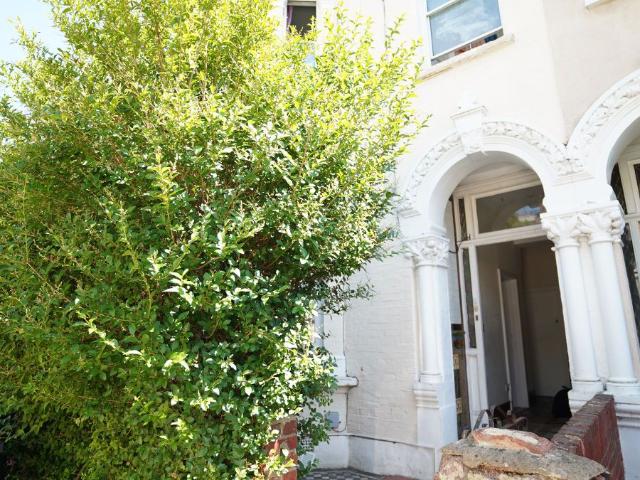 Blakemore Road, London SW16, 1 bed flat to rent, £1,450 pcm | PrimeLocation