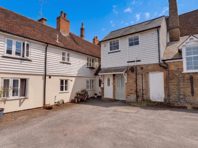 Blakes Court, Church Street. 2 bed house to rent £1,550 pcm £358 pw