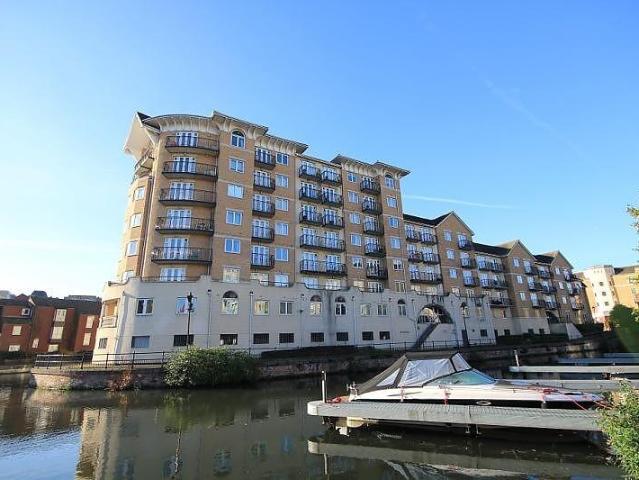 Blakes Quay, Reading RG1 2 bed apartment to rent £2,000 pcm £462 pw