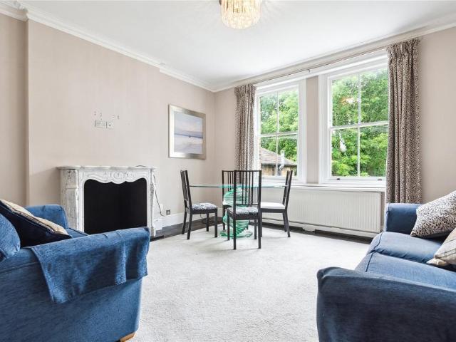 Blakesley Avenue, London, W5 3 bed apartment to rent £3,000 pcm £692 pw