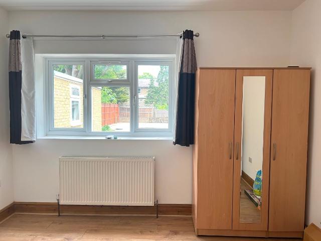 Blakesley Avenue, London W5, Room to rent, £1,200 pcm | PrimeLocation