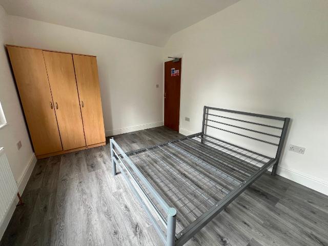 Blakesley Avenue, London W5, Room to rent, £1,250 pcm | PrimeLocation