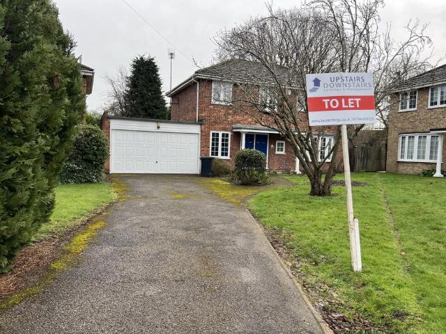 Blakewood Close, Feltham TW13 4 bed detached house to rent £2,800 pcm £646 pw