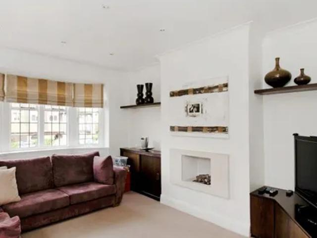 Blandford Close, London, N2 0DH, United Kingdom | 4 bed townhouse for rent #139403390 | Rentberry