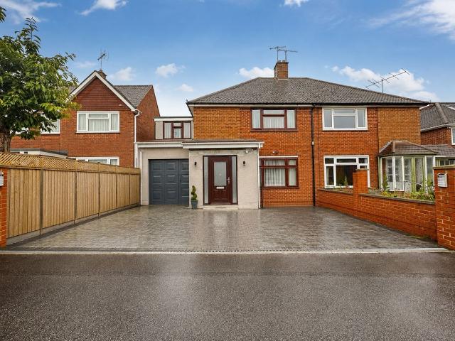 Blandford Avenue, Luton, Bedfordshire LU2, 5 bed detached house to rent, £3,000 pcm | PrimeLocation
