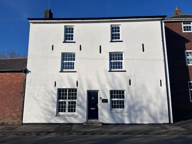 Blandford Hill, Blandford Forum DT11, 2 bed flat to rent, £1,000 pcm | PrimeLocation