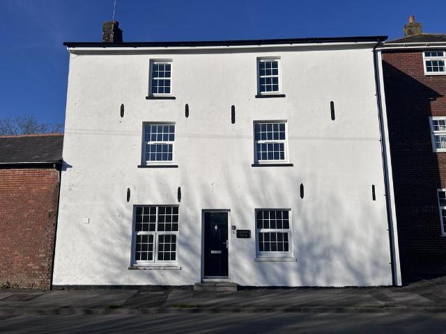 Blandford Hill, Blandford Forum, DT11 2 bed flat to rent £1,000 pcm £231 pw