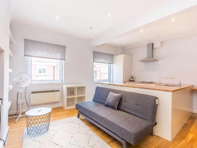 Blandford Street, London W1U 1 bed flat to rent £2,817 pcm £650 pw
