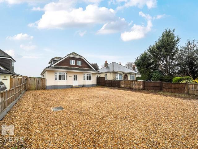 Blandford Road, Sturminster Marshall. 5 bed detached house to rent £2,150 pcm £496 pw