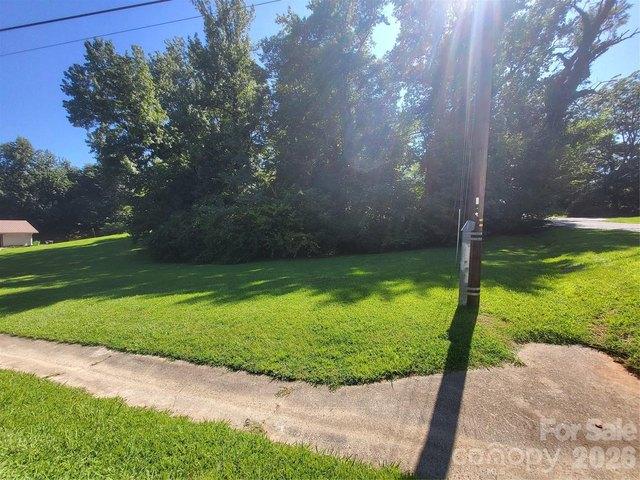 Blanton St, Columbus, NC 28722