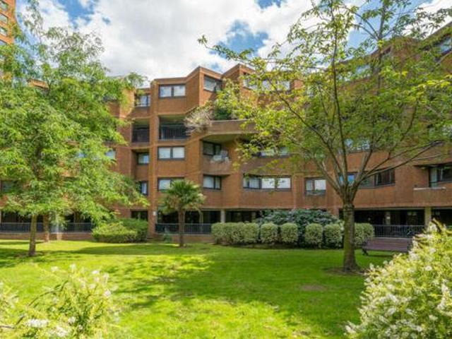 Blantyre Walk, London, 3 Bedroom Apartment