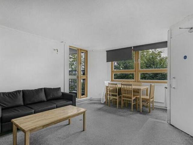 Blantyre Walk, Worlds End Estate, 3 Bedroom Apartment