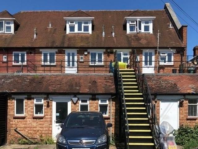 BLETCHLEY TOWN CENTRE 2 BEDROOM APARTMENT