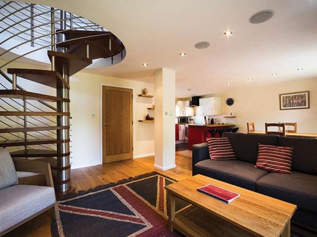 Blewbury OX11, 3 bed flat to rent, £4,988 pcm | PrimeLocation