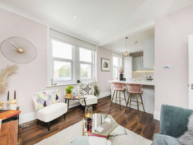 Blegborough Road, London SW16 1 bed flat to rent £1,700 pcm £392 pw