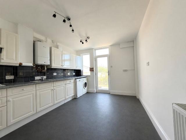 Blendon Road, Bexley DA5, 3 bed bungalow to rent, £2,275 pcm | PrimeLocation