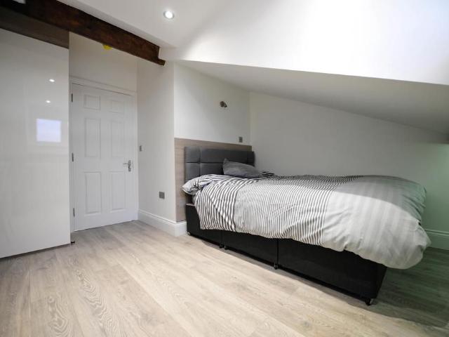 Blenheim Terrace, Leeds LS2, 2 bed flat to rent, £1,600 pcm | PrimeLocation