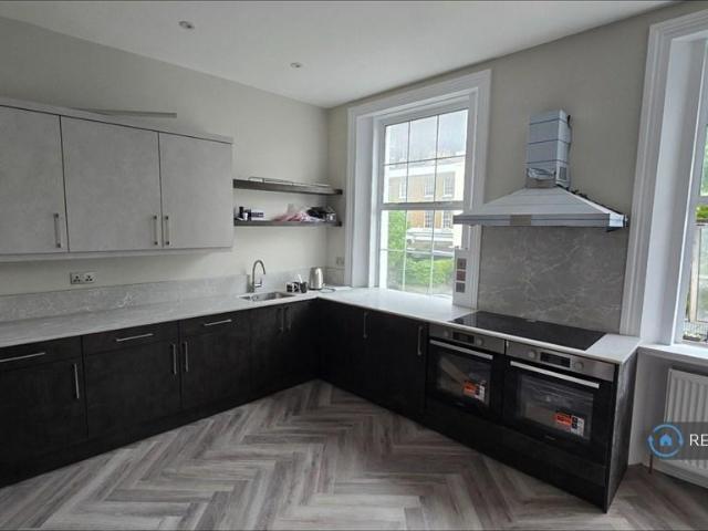 Blenheim Terrace, London, NW8 1 bed in a flat share to rent £1,450 pcm £335 pw