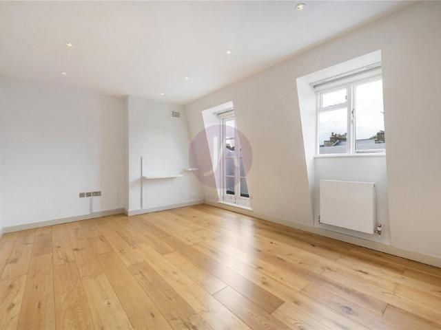 Blenheim Terrace, St John's Wood. 2 bed duplex to rent £3,500 pcm £808 pw