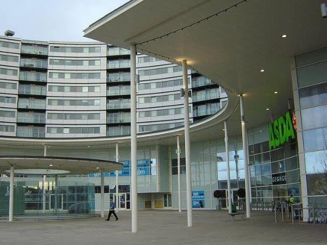 Blenheim Center Hounslow TW3, 2 bed flat to rent, £1,900 pcm | PrimeLocation
