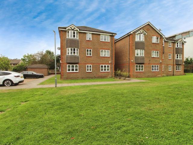 Blenheim Court, Kenton Road, Kenton, Harrow HA3, 2 bed flat to rent, £1,750 pcm | PrimeLocation