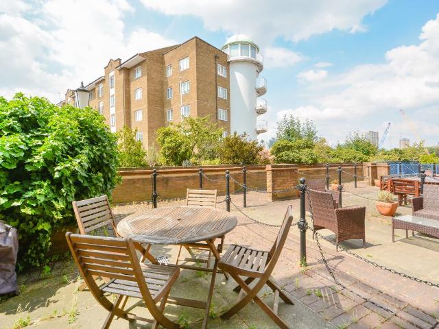 Blenheim Court, King & Queen Wharf SE16, Studio to rent, £1,500 pcm | PrimeLocation
