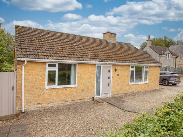 Blenheim, Croughton, Brackley NN13, 2 bed bungalow to rent, £1,400 pcm | PrimeLocation