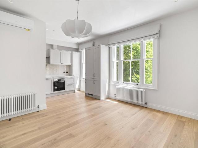 Blenheim Crescent, London, W11 1 bed apartment to rent £3,466 pcm £800 pw