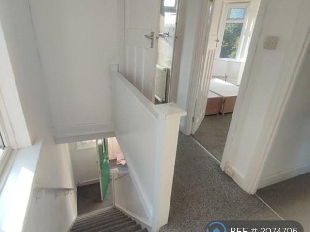 Blenheim Crescent, Luton, LU3 4 bed semi detached house to rent £1,950 pcm £450 pw