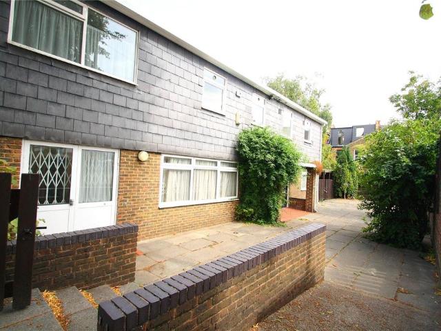 Blenheim Gardens, London, SW2 2 bed apartment to rent £2,100 pcm £485 pw