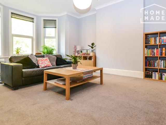 Blenheim Gardens, Willesden Green, NW2 3 bed flat to rent £2,600 pcm £600 pw