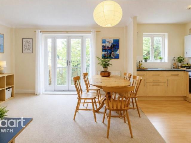 Blenheim Grove, London 2 bed apartment to rent £2,250 pcm £519 pw