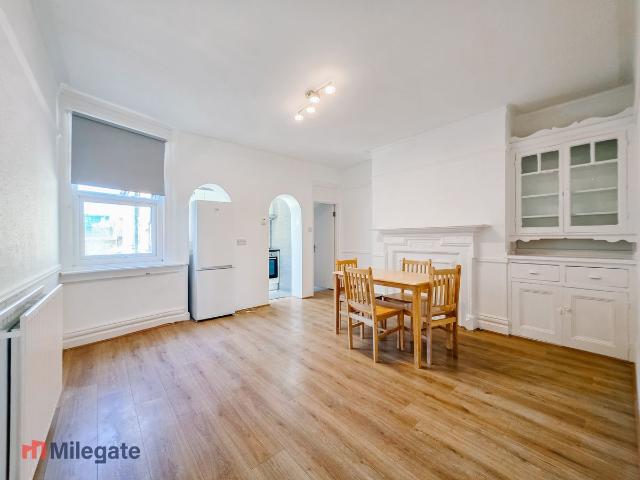 Blenheim Mansions, Brixton Hill, London SW2, 3 bed flat to rent, £2,500 pcm | PrimeLocation