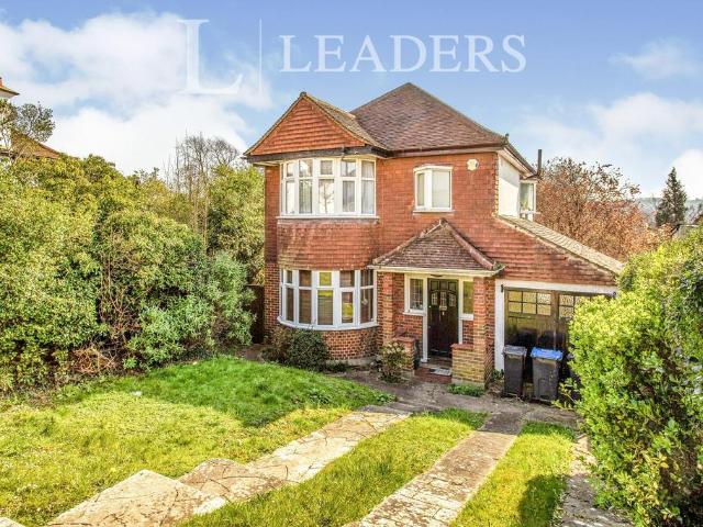 Blenheim Park Road, CR2 3 bed detached house to rent £2,350 pcm £542 pw