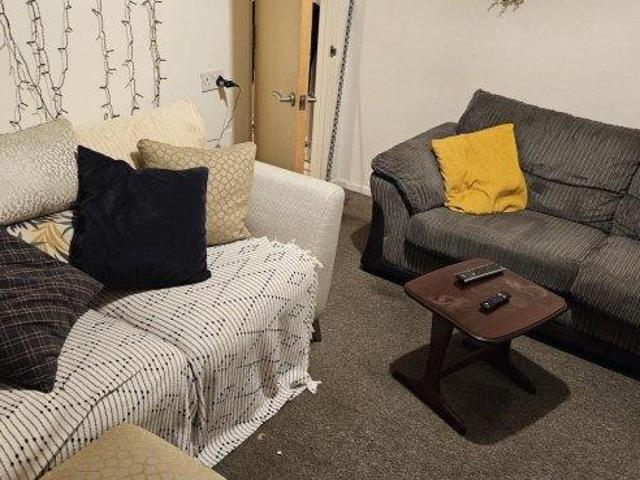 Blenheim Road 4 bed flat to rent £1,996 pcm £461 pw