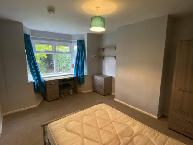 Blenheim Road 6 bed flat to rent £3,120 pcm £720 pw