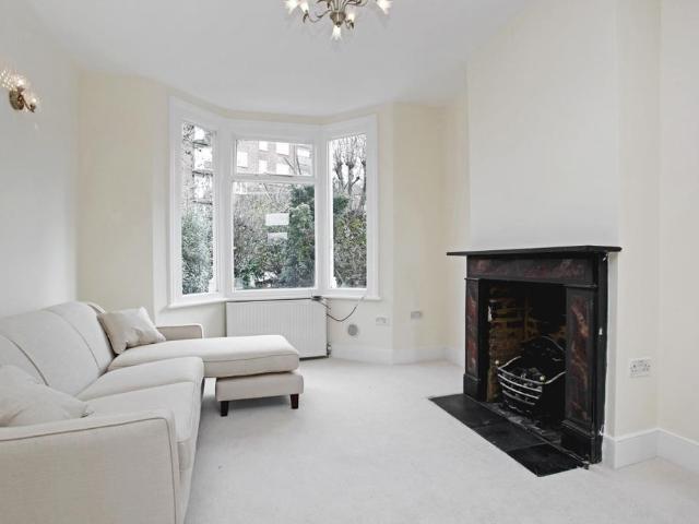 Blissett Street Greenwich SE10 3 bed terraced house to rent £2,900 pcm £669 pw