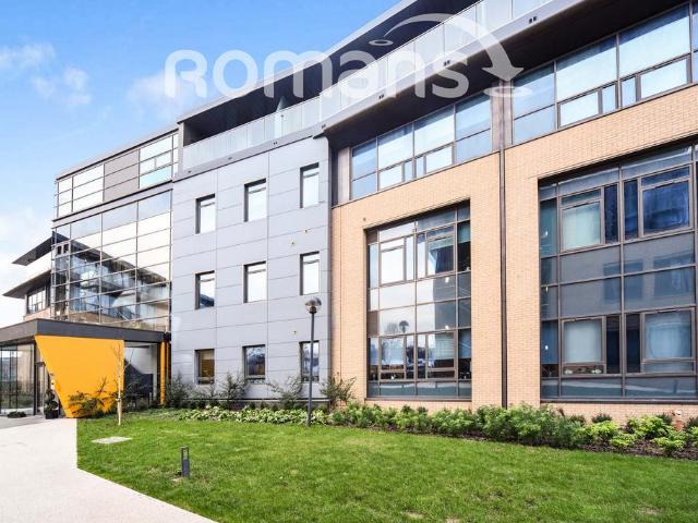 Blu Bracknell, Wokingham Road. 2 bed flat to rent £1,450 pcm £335 pw