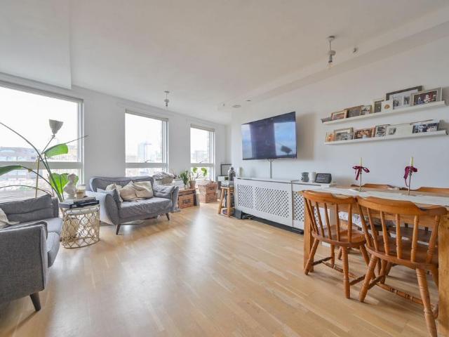 Blue Anchor Lane, Bermondsey, London. 2 bed flat to rent £2,600 pcm £600 pw