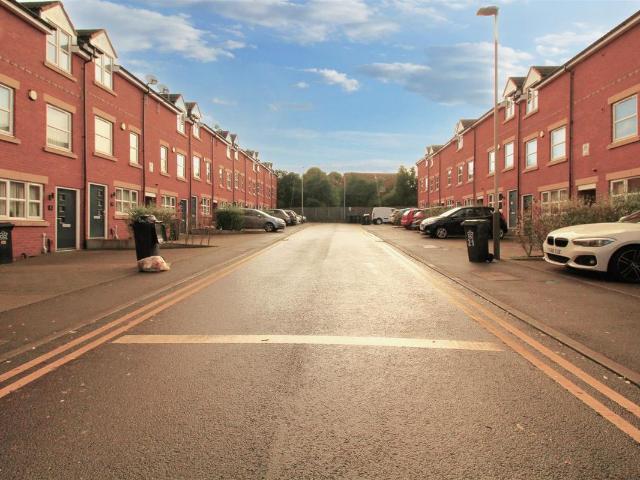 Blue Fox Close, Leicester LE3, 4 bed terraced house to rent, £476 pcm | PrimeLocation