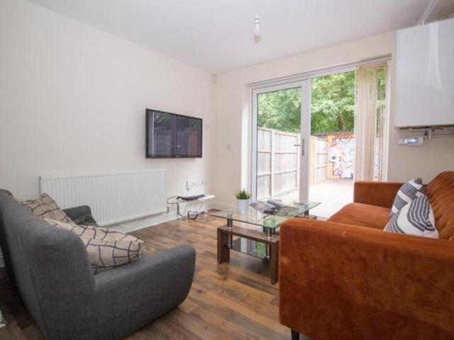 Blue Fox Close, Leicester, Leicester LE3, 4 bed shared accommodation to rent, £516 pppm | PrimeLocation