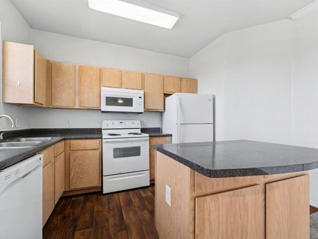 Blue Lake Villas 3 Bedroom Apartment for Rent at 155 Lakeside Dr, Waxahachie, TX 75165