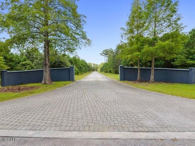 Blue Ridge Ct, Bay Saint Louis, MS 39520