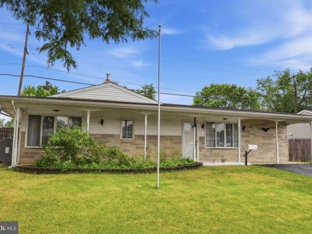Blue Ridge Dr, Levittown, Home For Sale